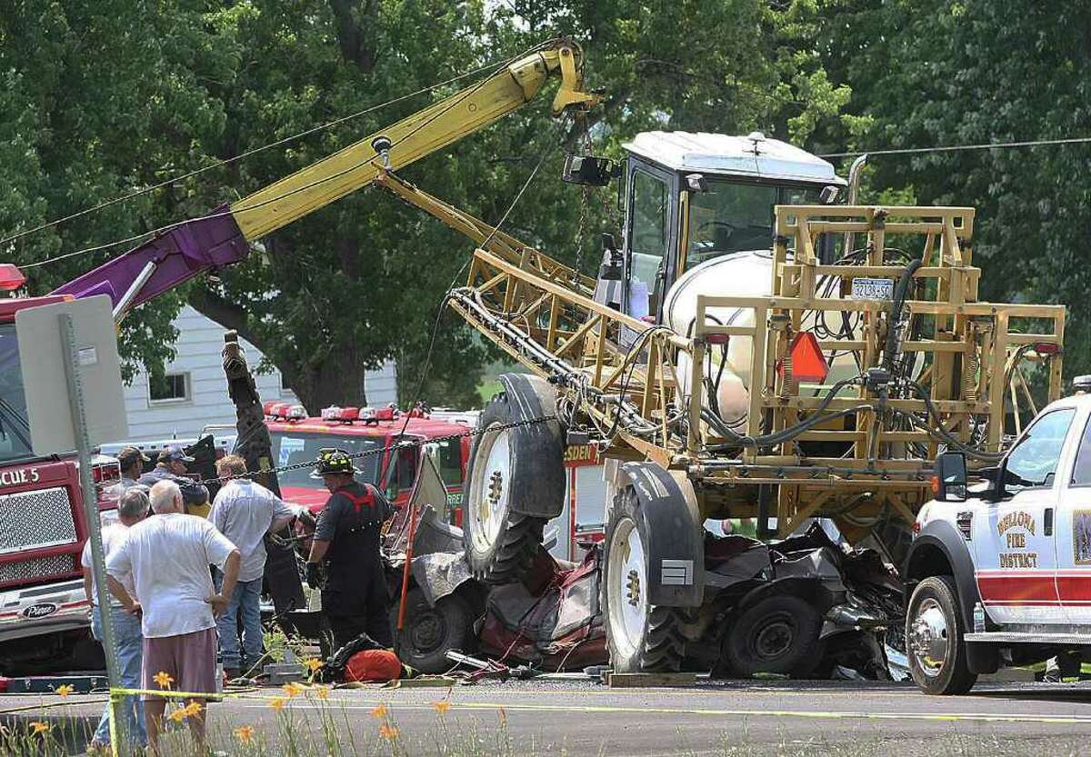NY sheriff: 5 killed, 9 hurt in tractor collision