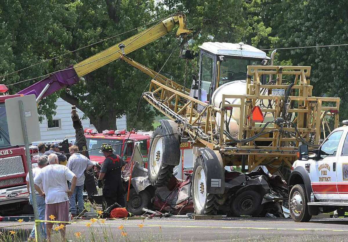 NY sheriff: 5 killed, 9 hurt in tractor collision