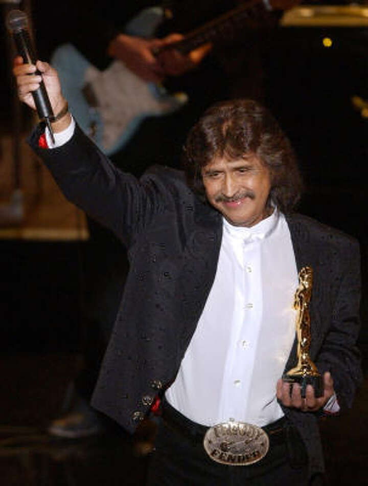 Freddy Fender, 'giant of Texas music,' dies at 69