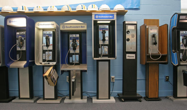 New Houston museum has phones from 1876 to 1980