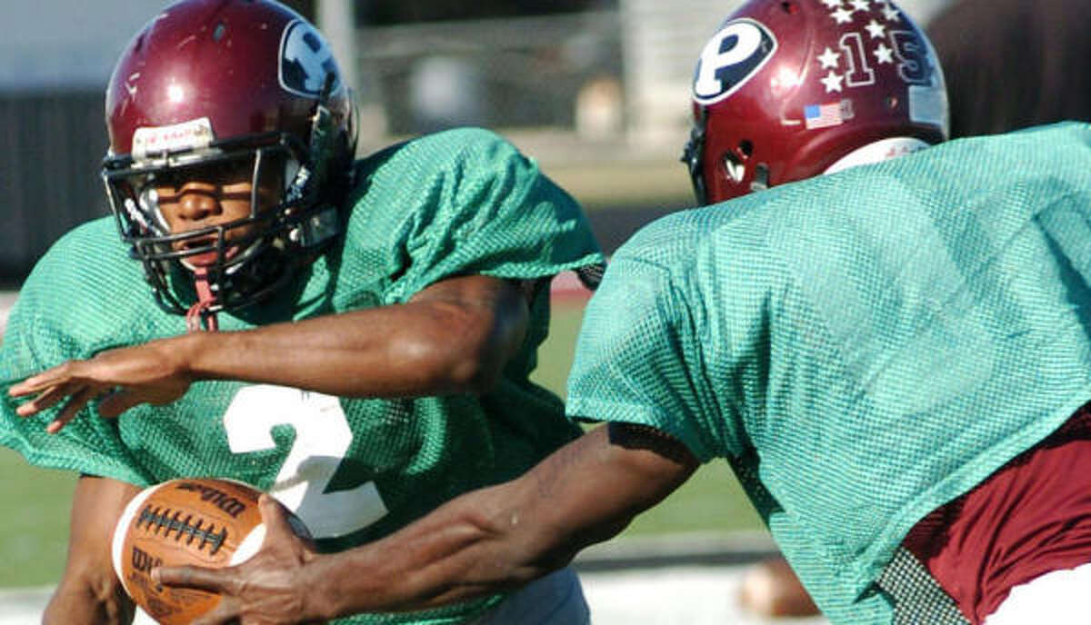 Pearland has dynamic pair with QB, running back