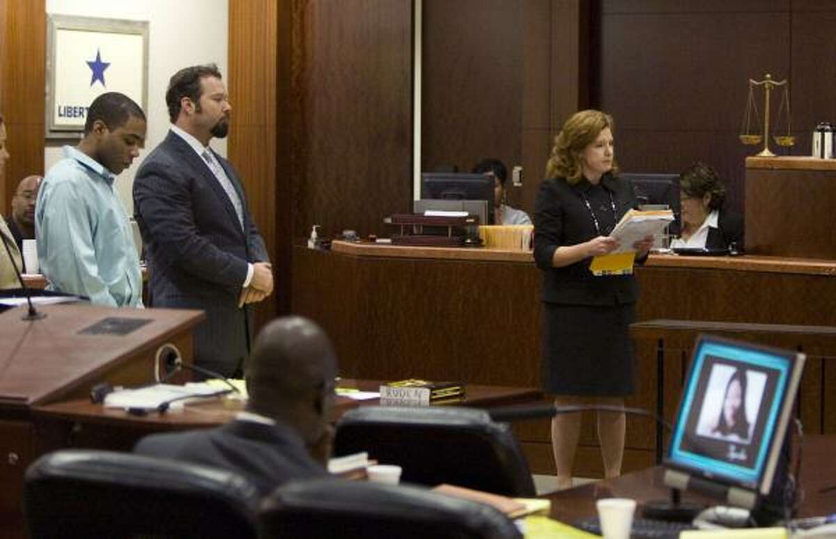 Neighbor recalls smell as Houston man allegedly grilled body