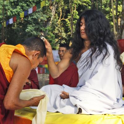 'Buddha reincarnation' draws crowd in Nepal