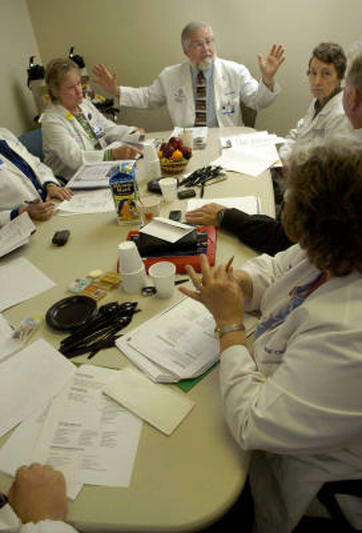 Hospital chaplains comfort patients, families (with photos)