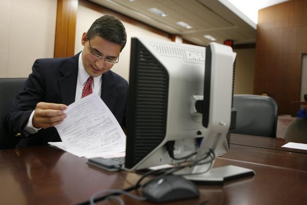 Houston judge: Defense lawyers get computer in court, too