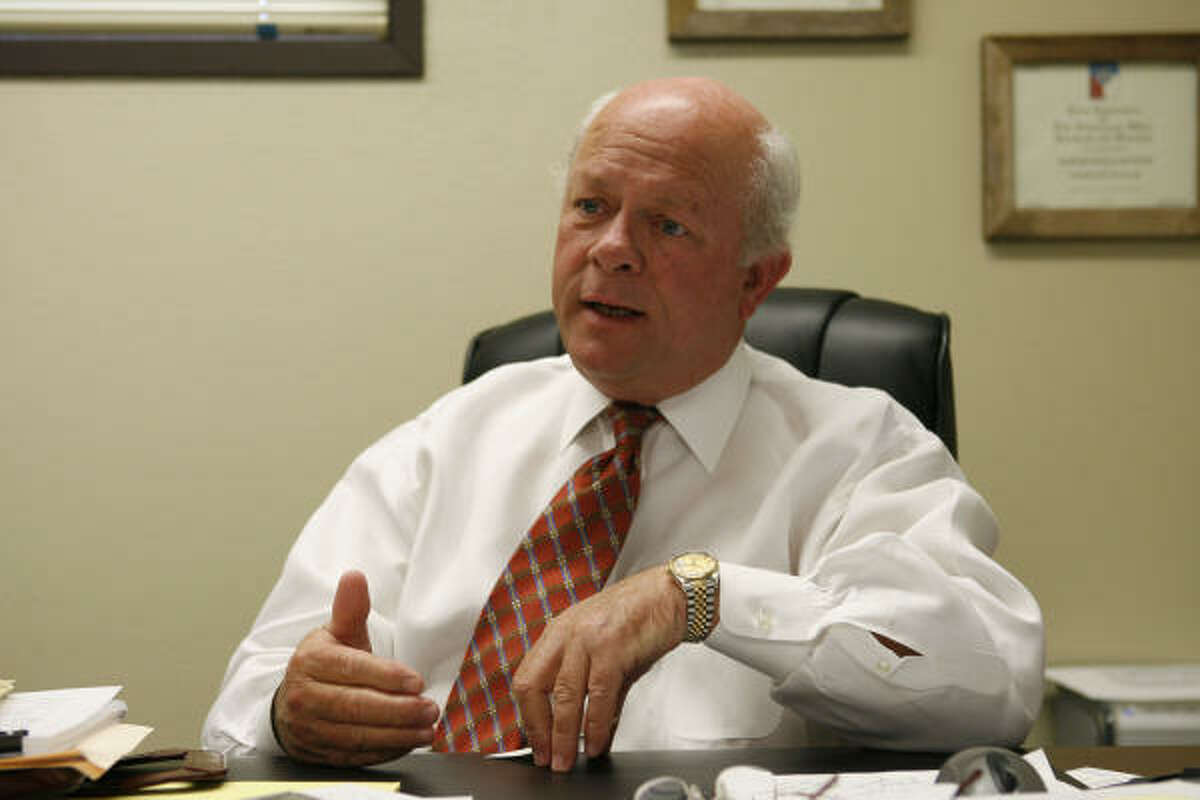 HISD leader a step closer toward Galveston police chief job