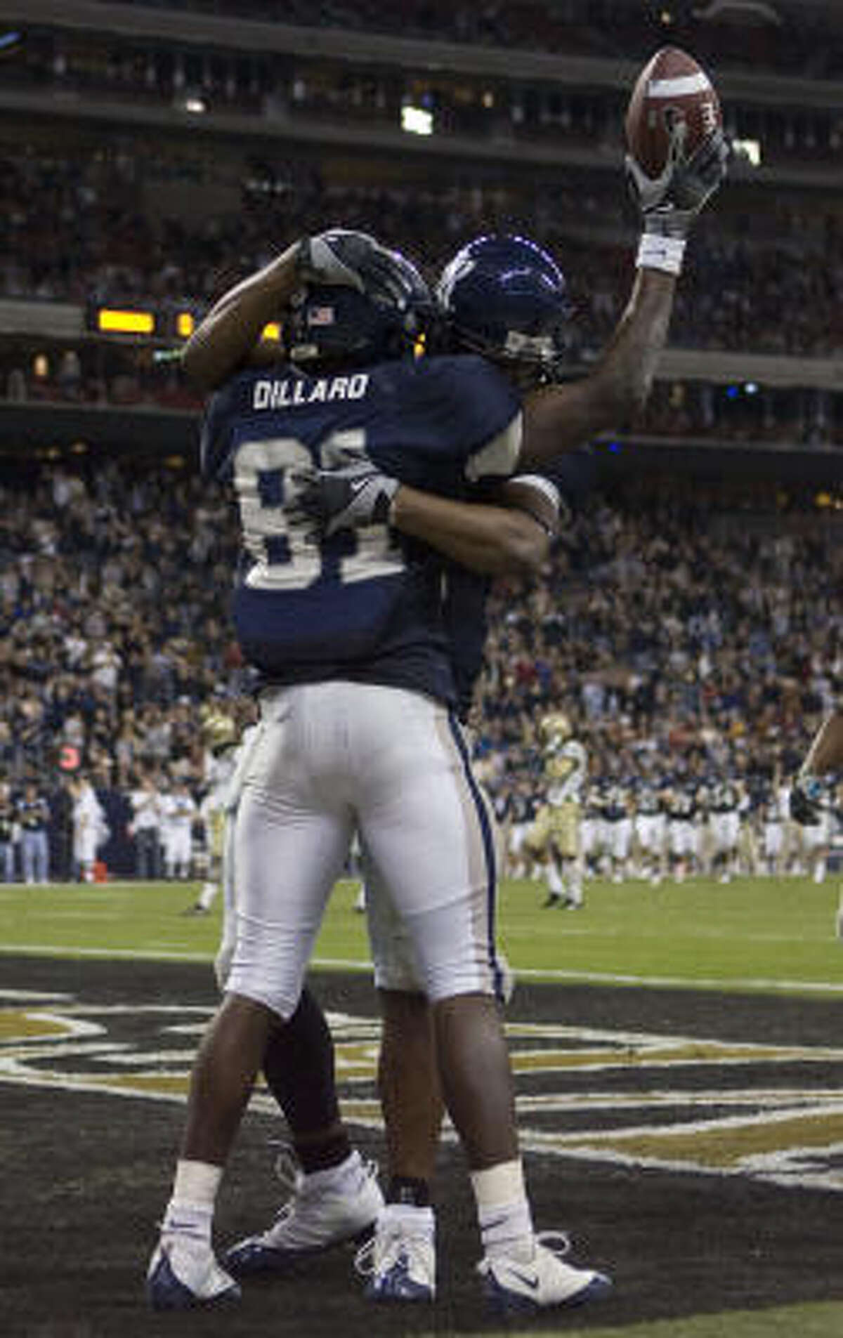 Rice routs W. Michigan to win Texas Bowl