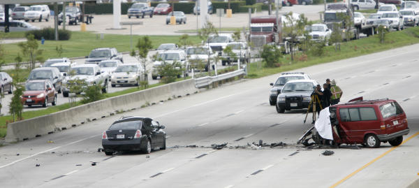 Fatal wreck closes northbound U.S. 59 lanes in Humble