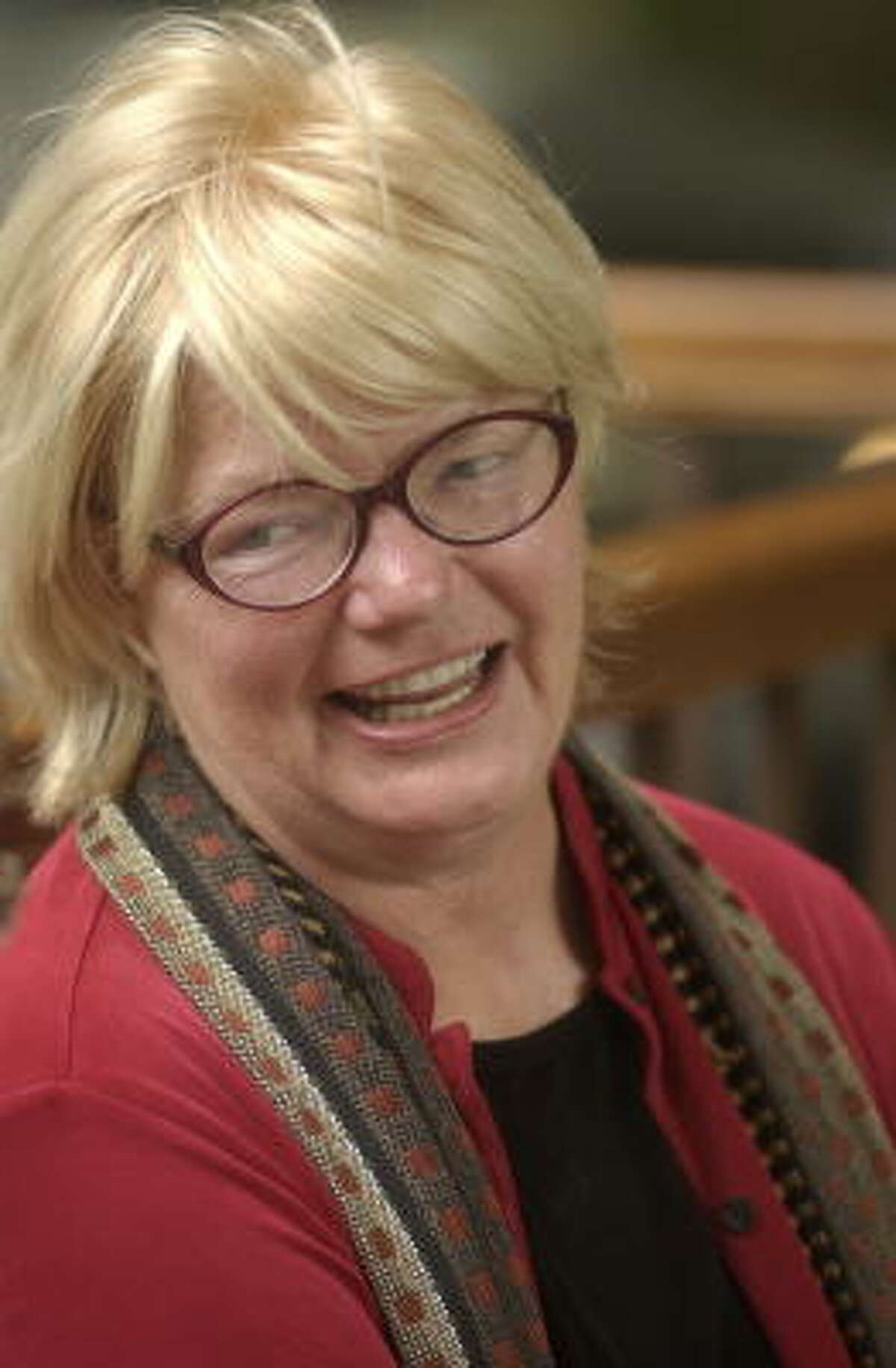 Noted Texas liberal Molly Ivins dies