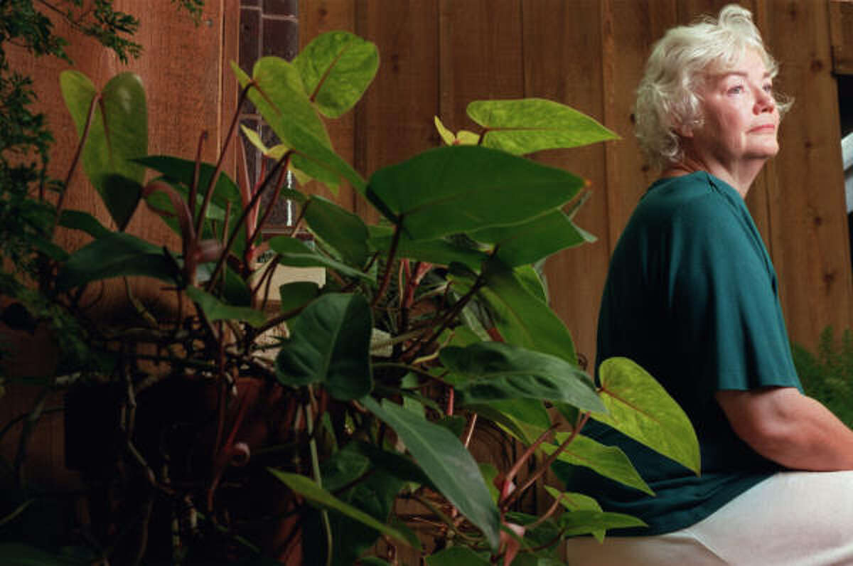 Noted Texas liberal Molly Ivins dies