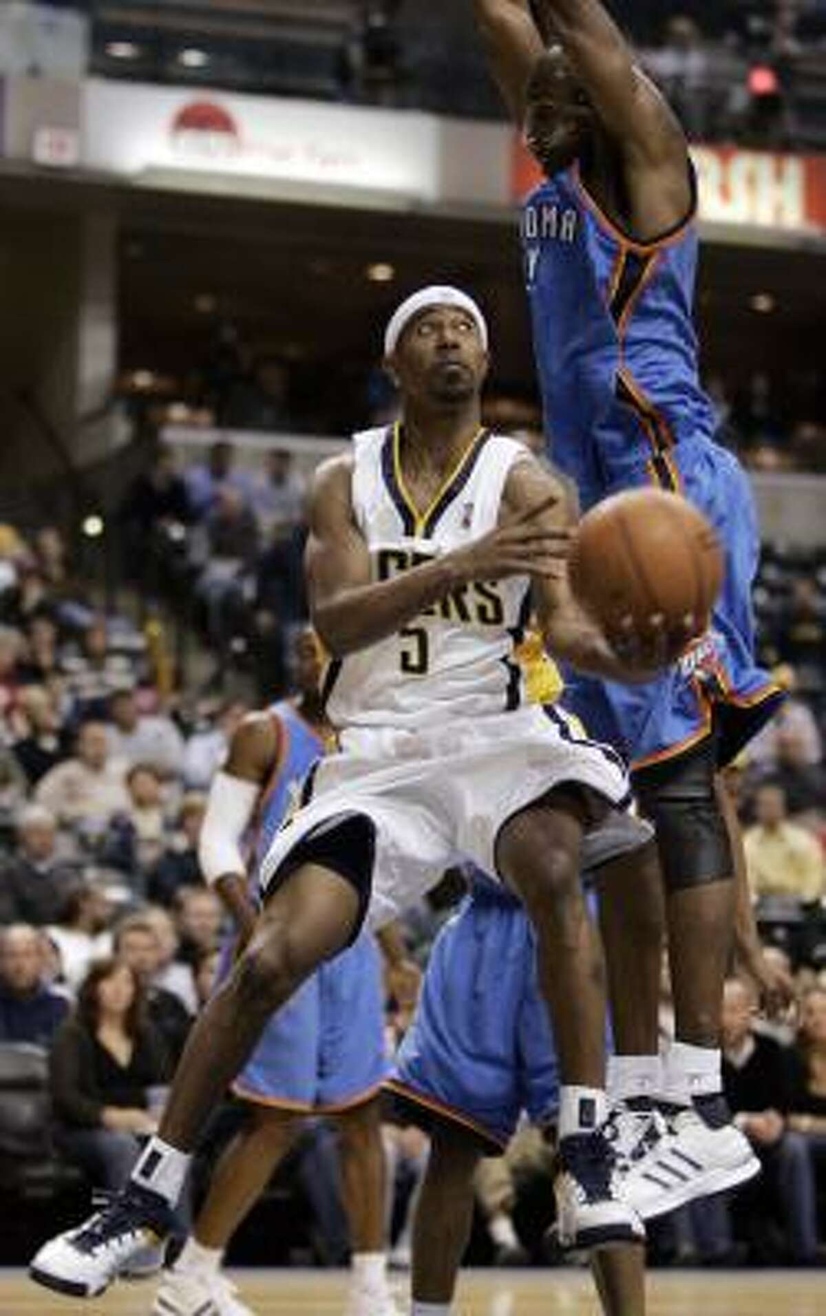 T.J. Ford returns to school to receive his degree from Texas