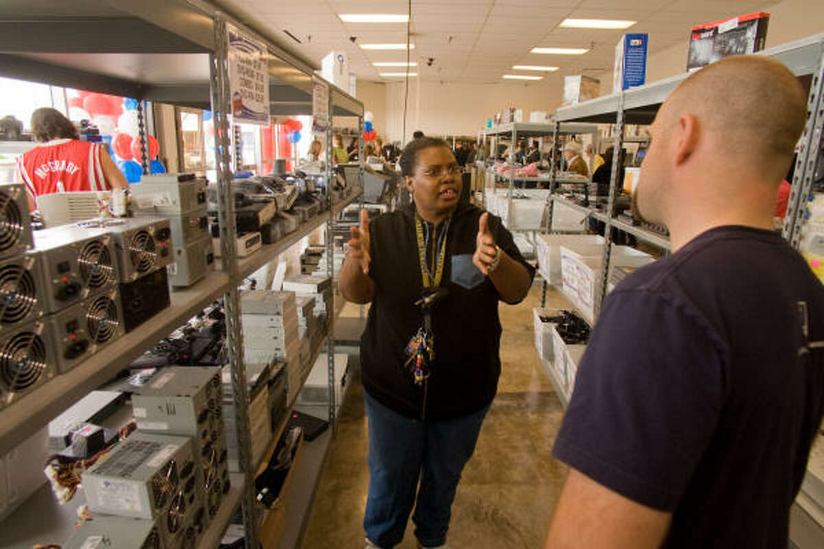 Free computer recycling program benefits Goodwill