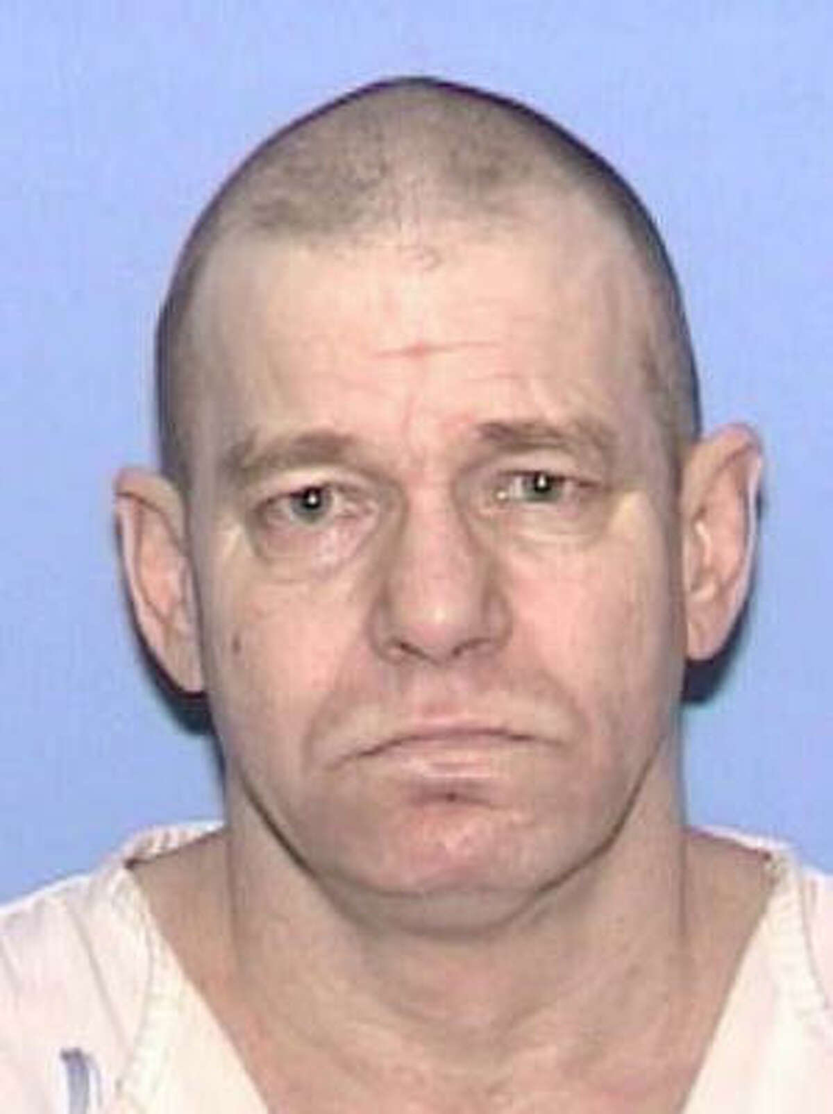 Escaped murderer seen at Brazoria County gas station