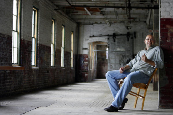 Tycer entices with Textile; Kahn's set to reopen