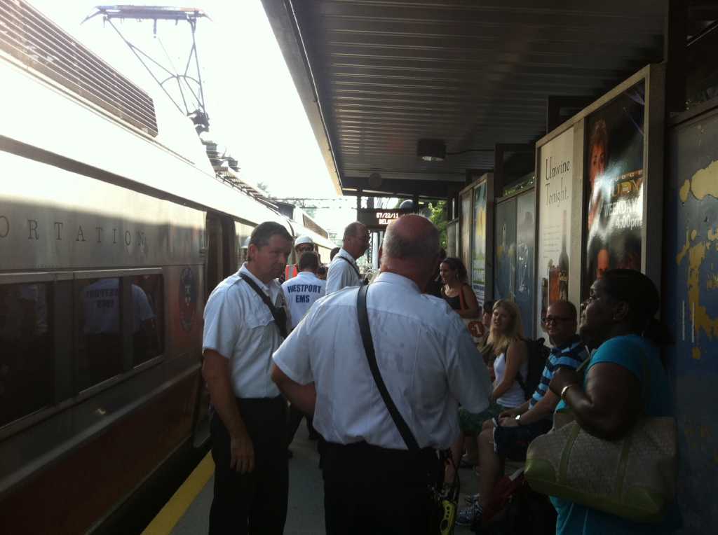 Passengers rescued from train stalled near Green Farms station