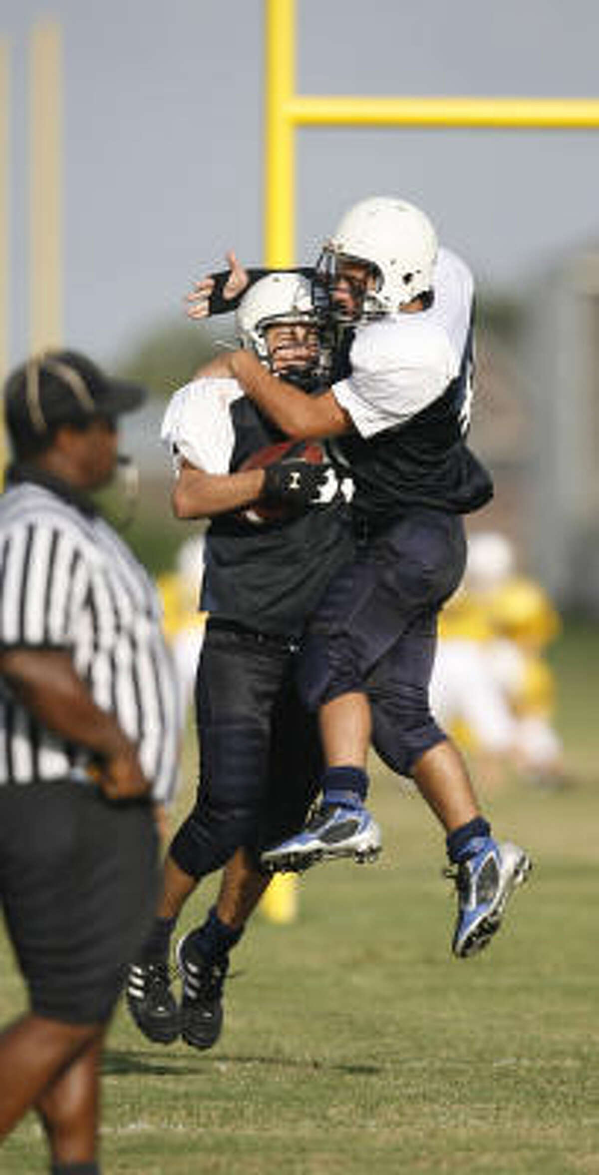 Six-man football a new tradition at Jewish school