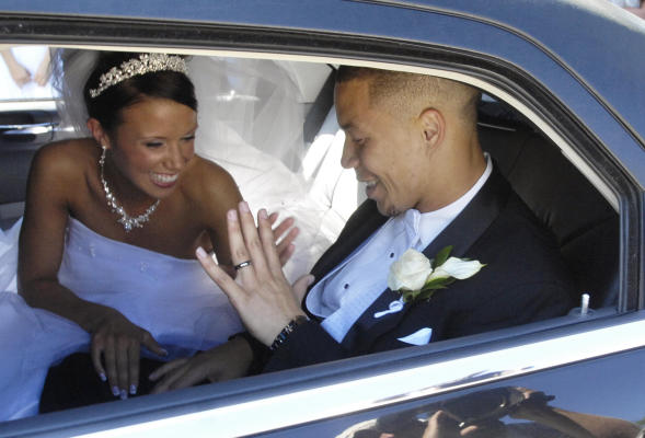 Boise State RB, cheerleader get married without incident