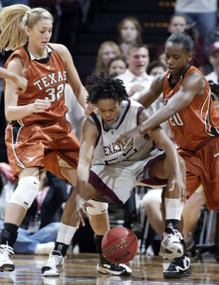 Gant scores 25 to lead Aggie women past UT