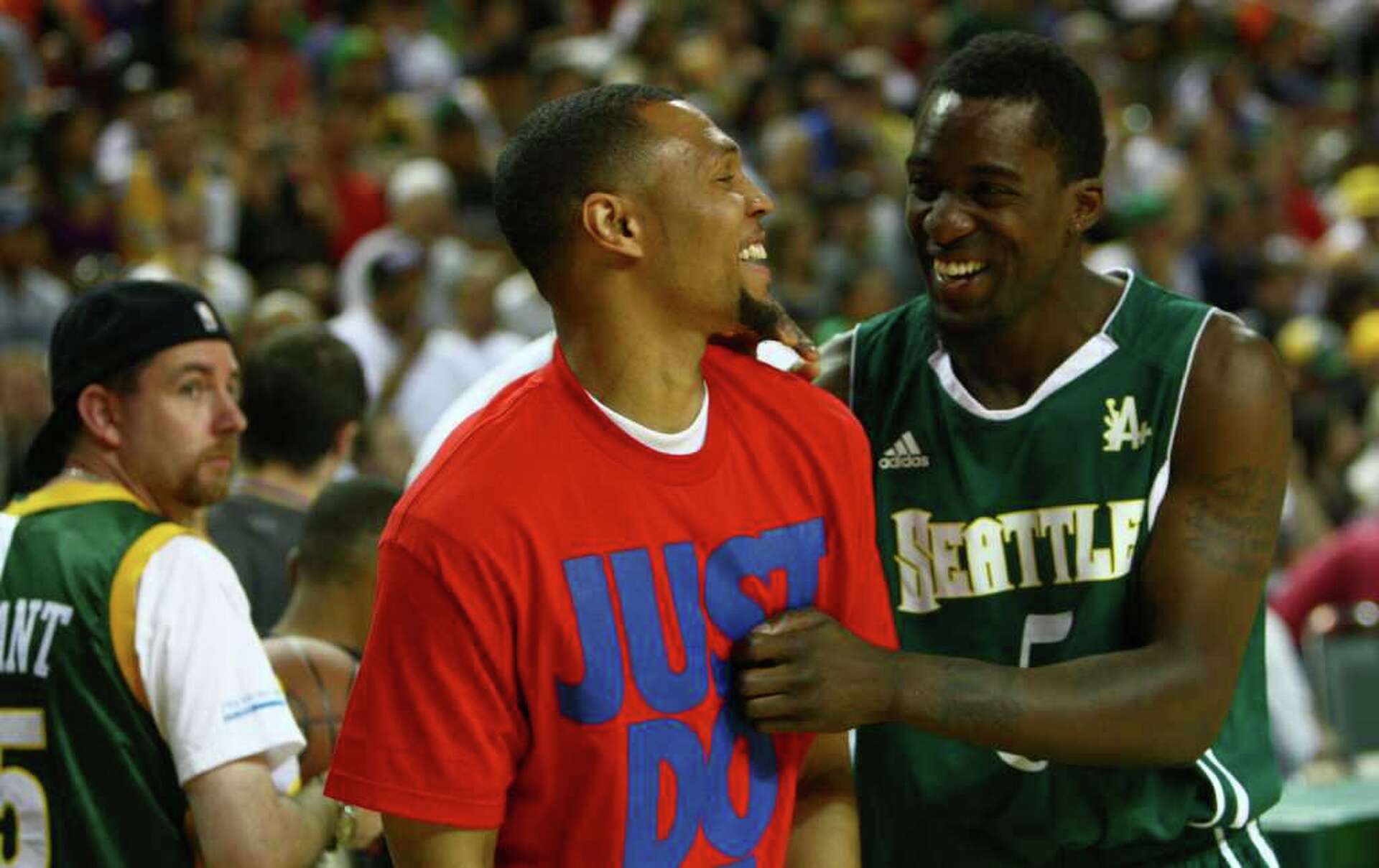 Report: UW's Brandon Roy to retire from NBA