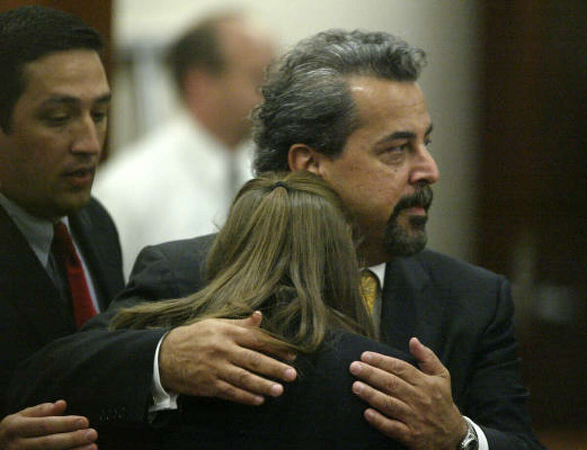 Benton could get plea deal, retrial