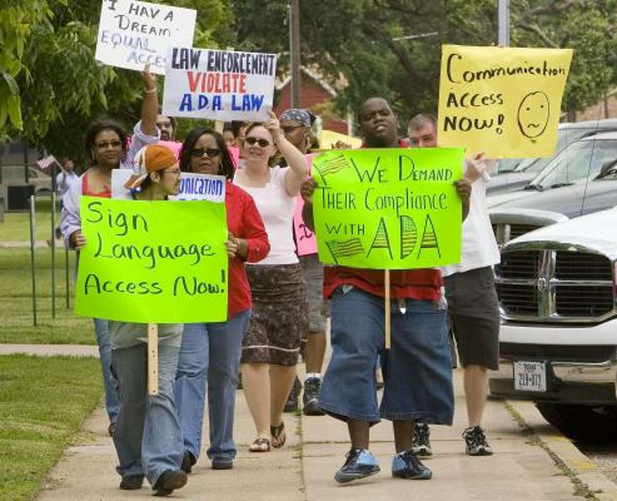 Judicial system doesn't meet needs of deaf, protesters say