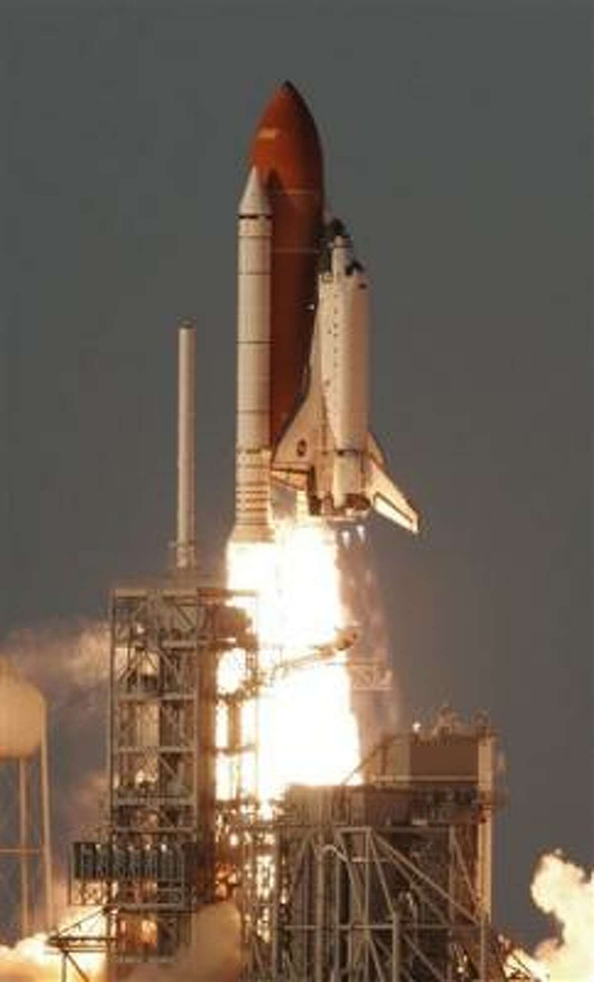 Atlantis blasts off on first shuttle launch of 2007