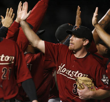 Astros back off on trying to re-sign pitcher Wolf