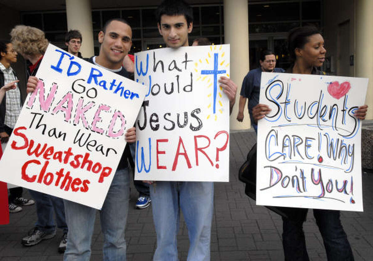 UH students protest 'sweatshop labor' at rally