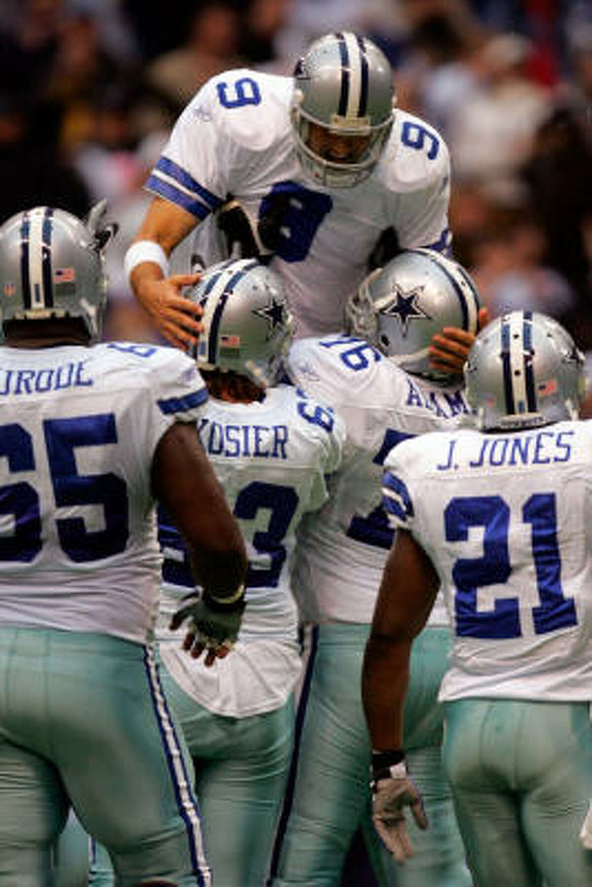 Romo throws two TD passes as Cowboys topple Jets