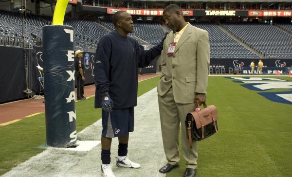 Uniform police go on patrol, dish on NFL fashion