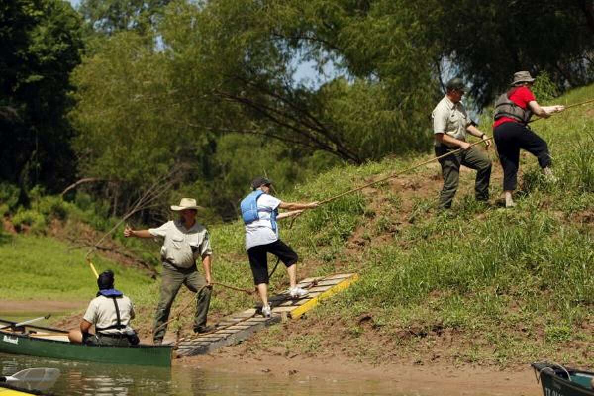 Paddlers push for more access to Brazos River