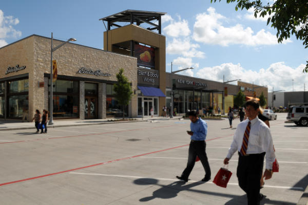 Pearland Town Center opens to excitement, crowds