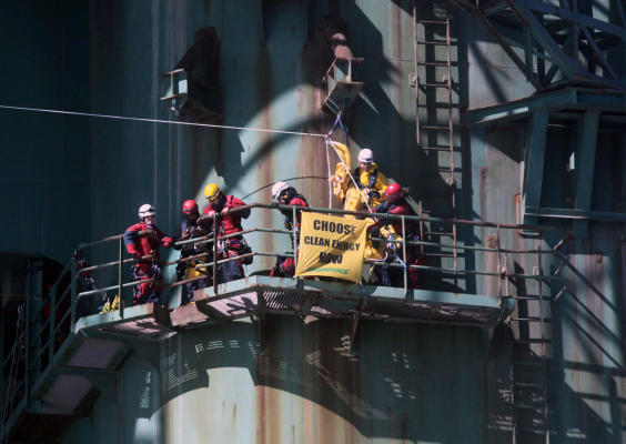 Activists abandon oil rig after drilling protest