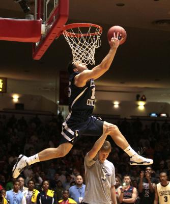 Tucker pulls off surprising win in slam dunk contest
