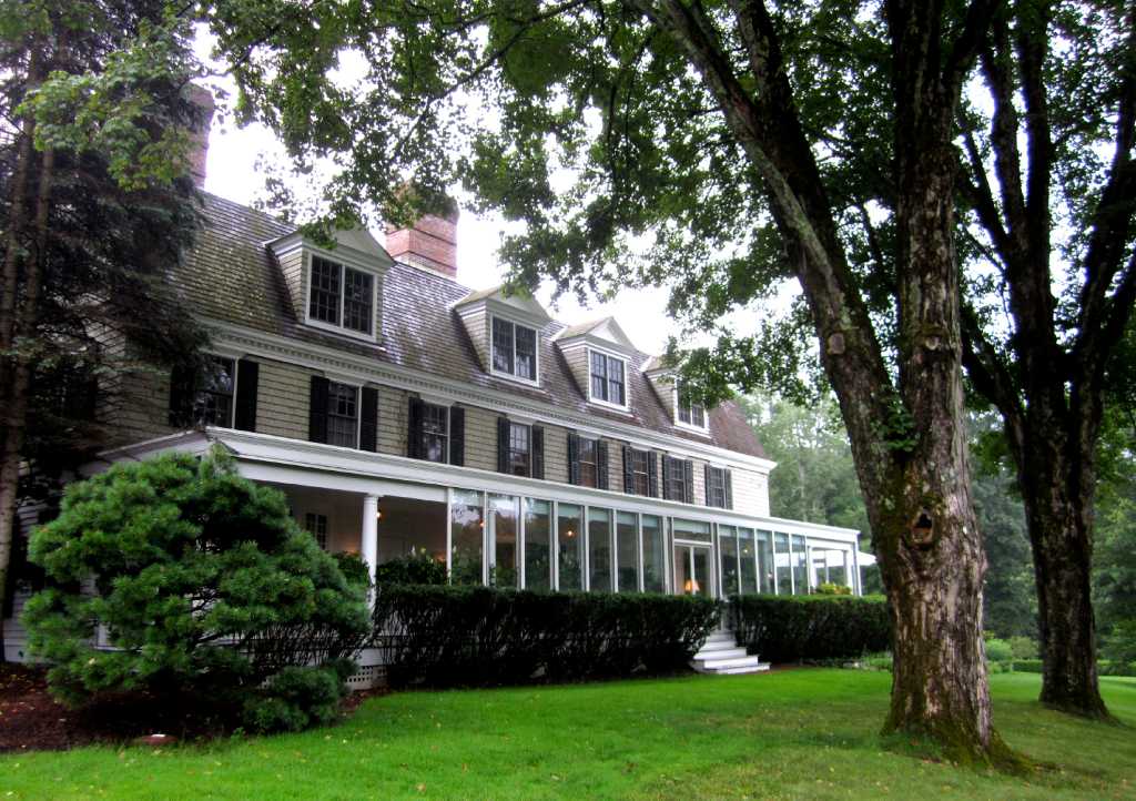 Career hoteliers take the reins at Mayflower