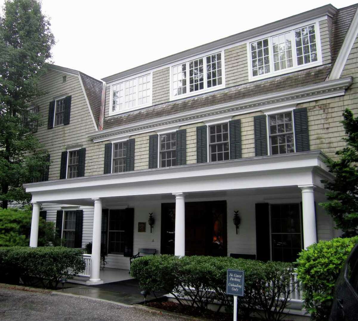 Career hoteliers take the reins at Mayflower