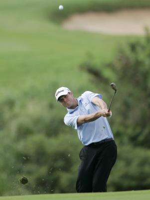 Watney takes first-found lead at Mercedez-Benz