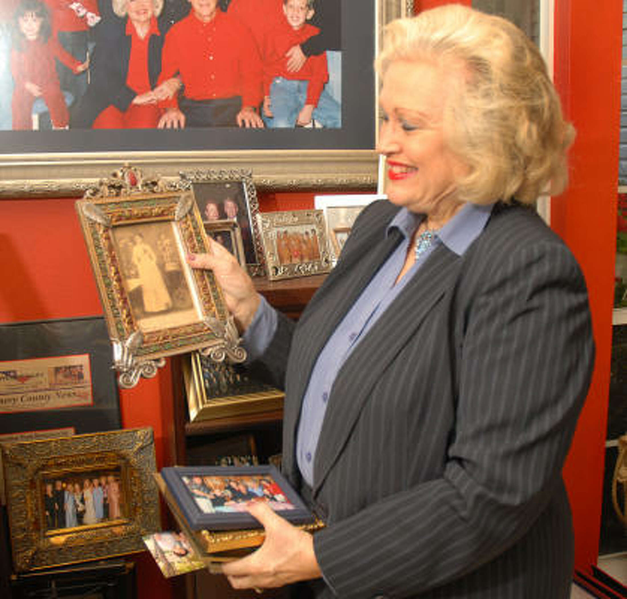 Faces in the crowd: Woman brings local history alive