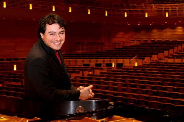 Singer's bold moves make his dream come true