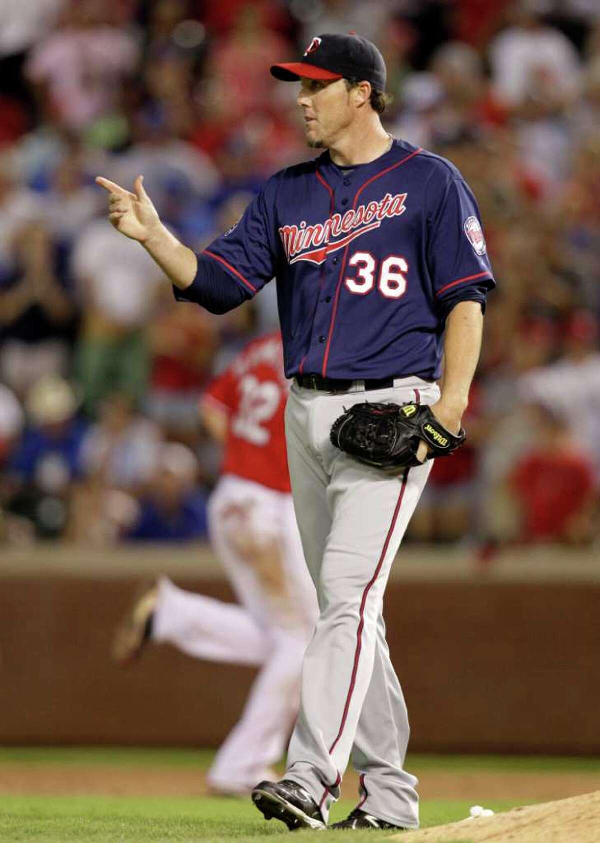 Mauer's double caps Twins' comeback over Rangers