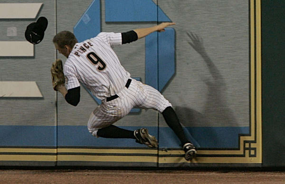 Former Astros slugger Hunter Pence signs with Rangers