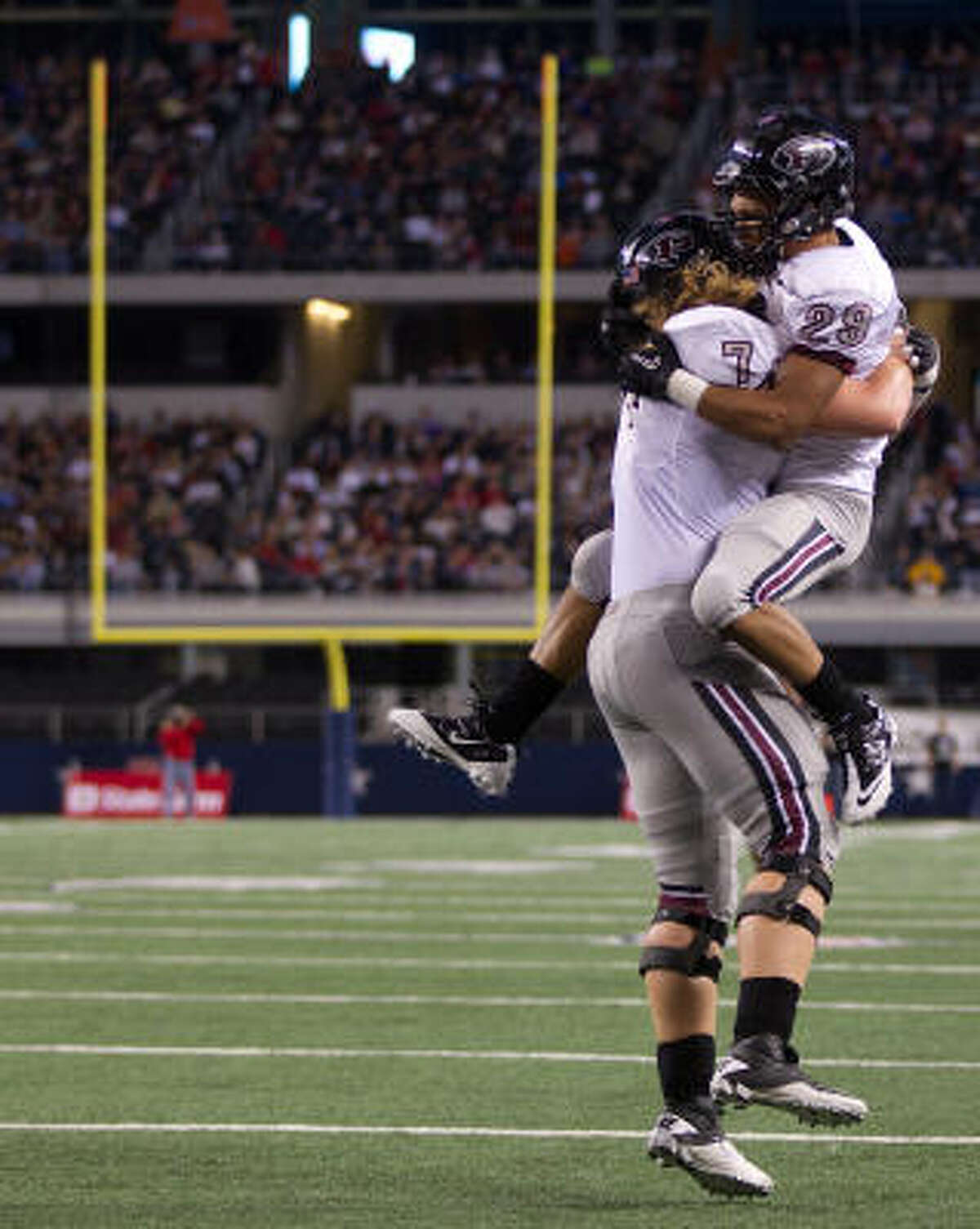 Pearland knocks off No. 1 Trinity to win 5A state title