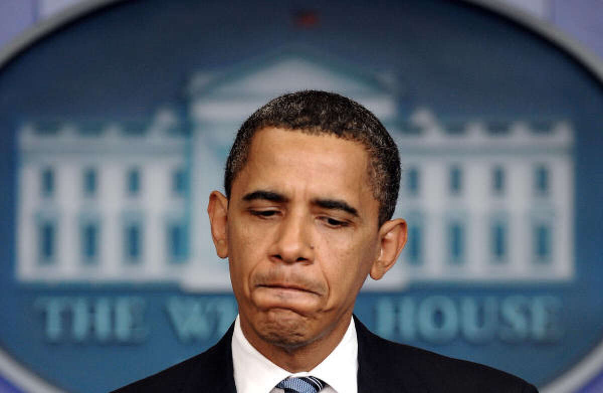 Obama tries to get back on track after Gates uproar