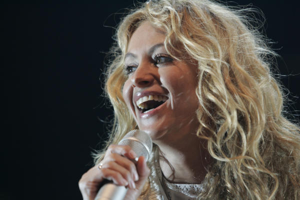 Pop star Paulina Rubio kicks off U.S. tour in Houston tonight