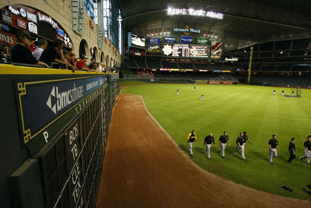 Finding best sections to catch souvenirs at Minute Maid