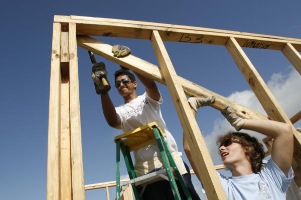 Rice head urges freshmen to give to, explore Houston