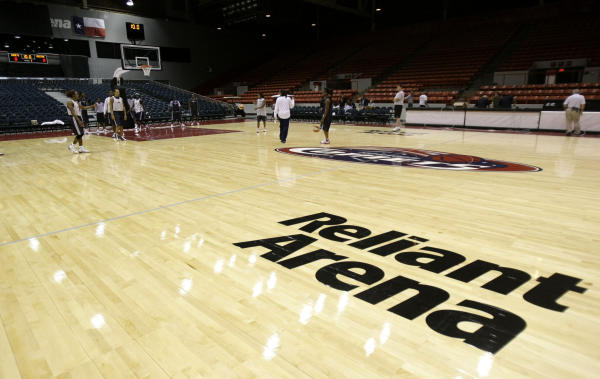 Comets to host Lynx in Reliant Arena housewarming