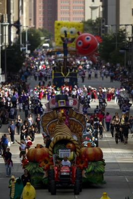 Houston families create memories at H-E-B parade
