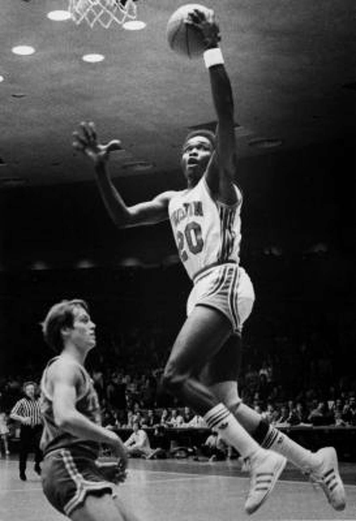 Former UH basketball standout Rob Williams dies at 52