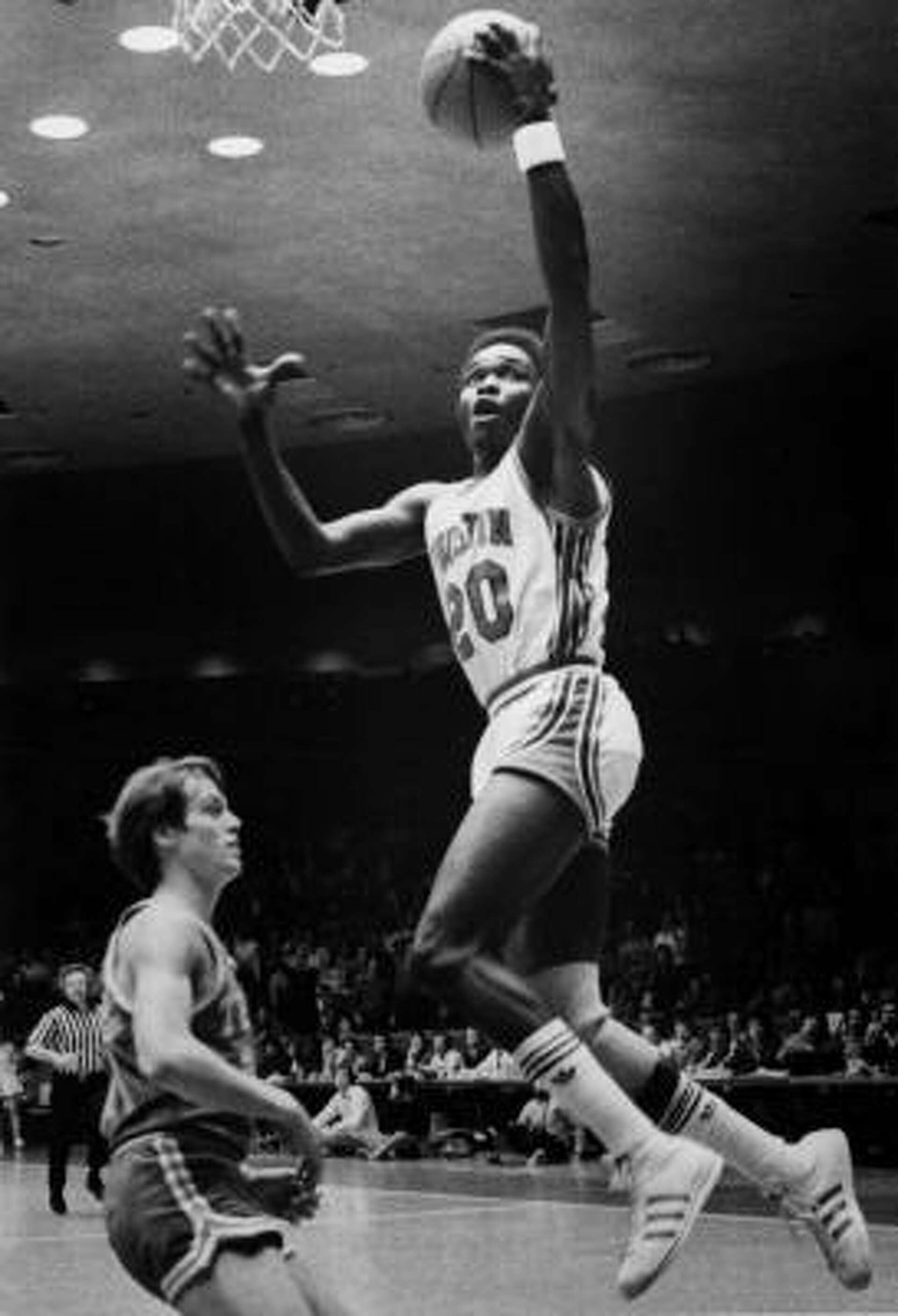 Former UH basketball standout Rob Williams dies at 52